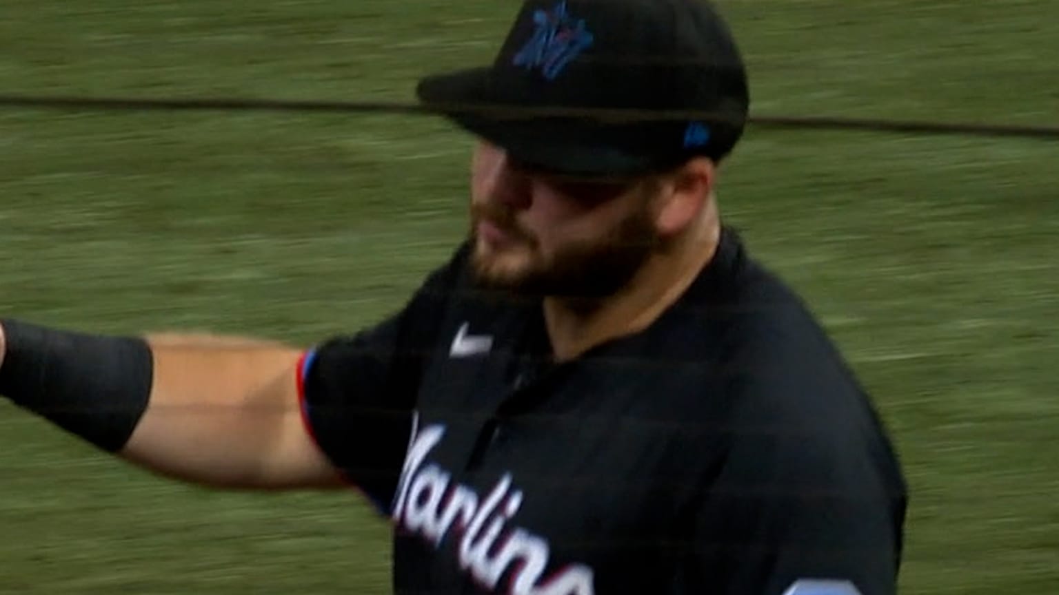 Jake Burger's barehanded play | 07/05/2024 | Miami Marlins