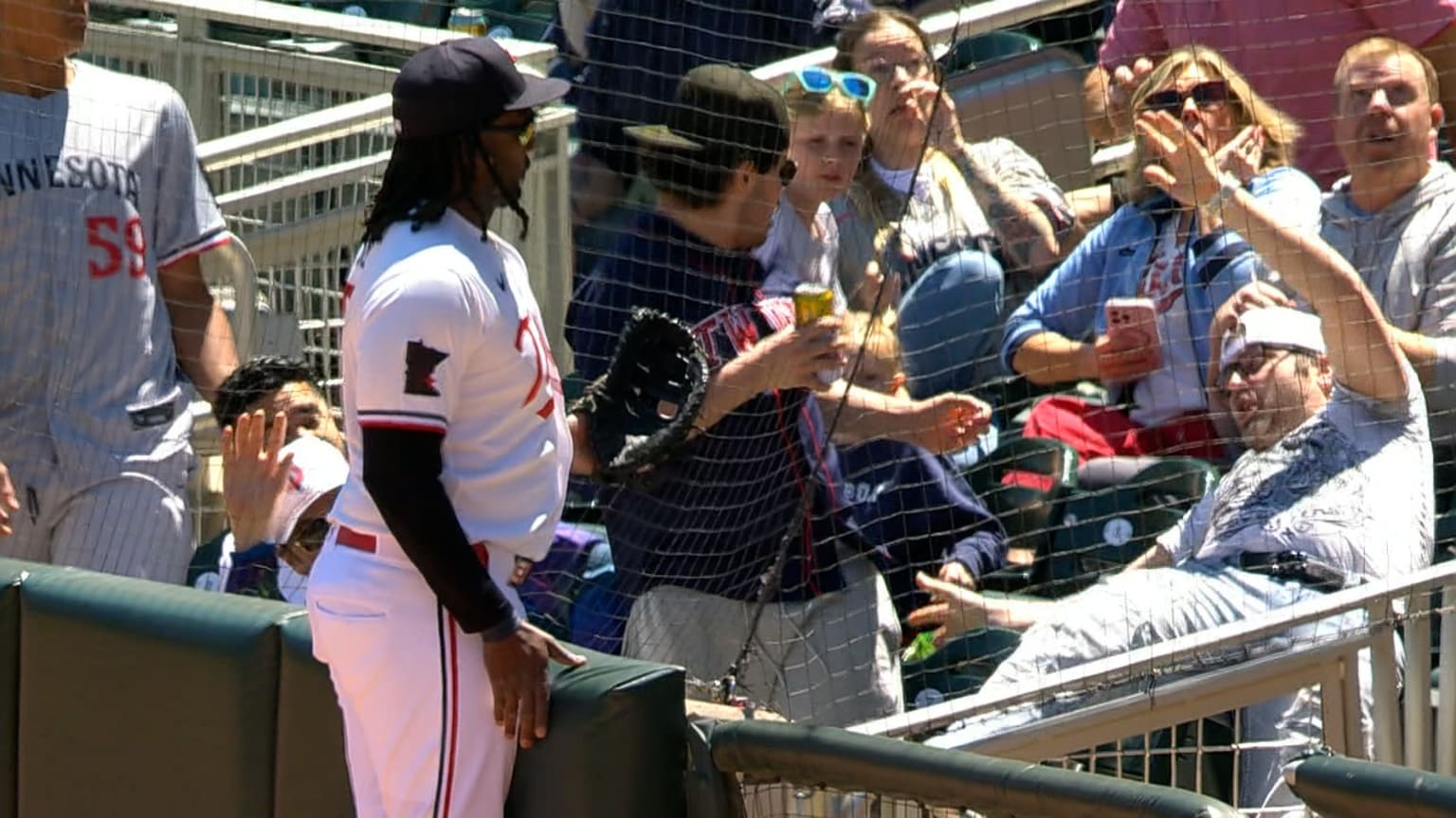 Fan falls in stands to attempt catch | 05/20/2026 | MLB.com