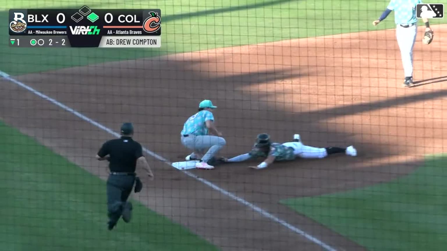 Brett Wichrowski's between-the-legs tag | 06/28/2025 | Milwaukee Brewers