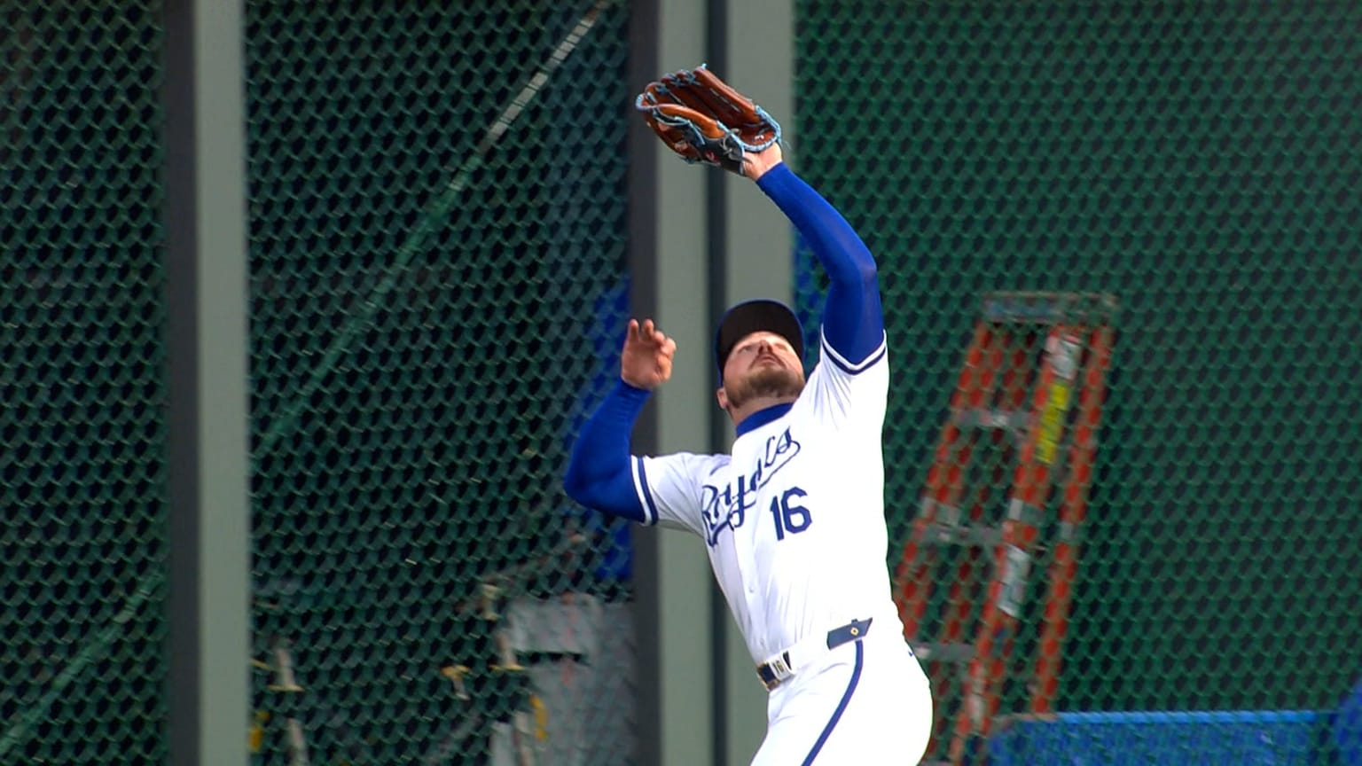 Hunter Renfroe makes a leaping grab | 04/20/2024 | Kansas City Royals