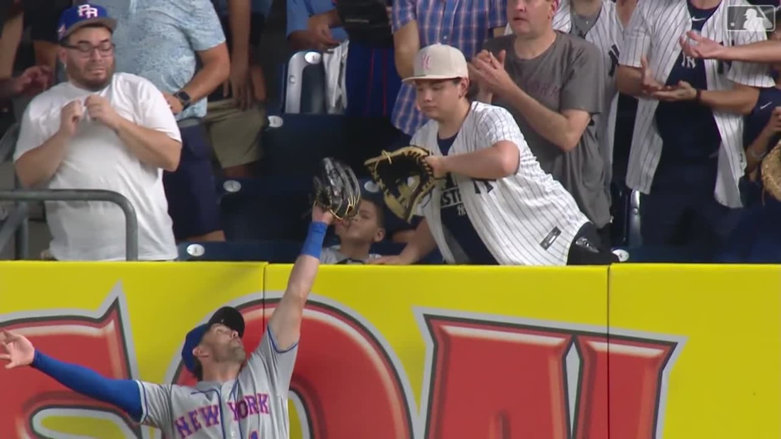 Jeff McNeil robs Gleyber Torres of a home run | 07/26/2023 | New York Mets