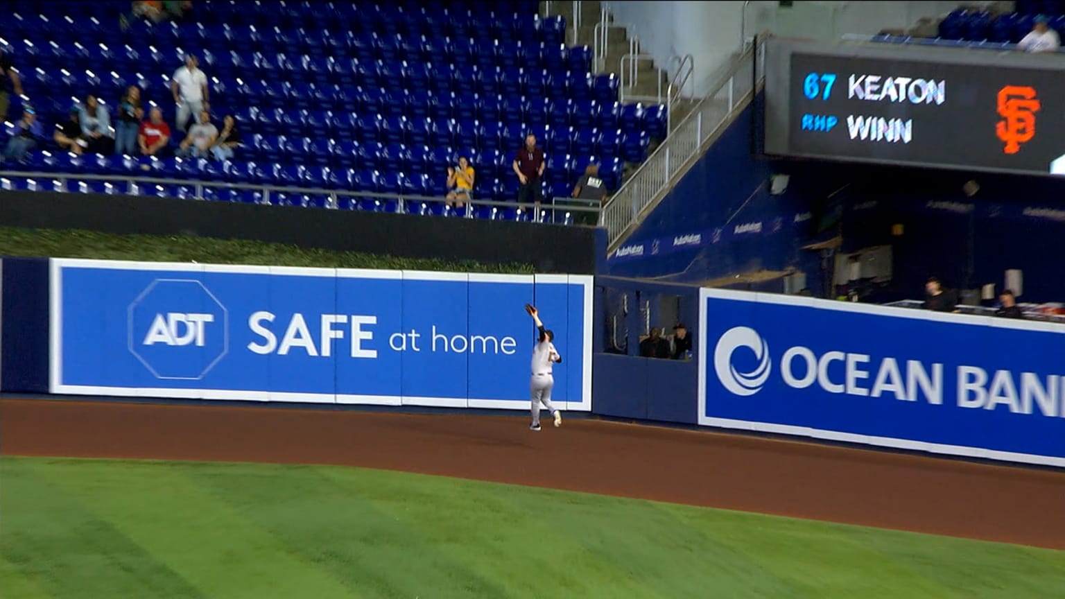 Austin Slater makes a running catch | 04/17/2024 | San Francisco Giants