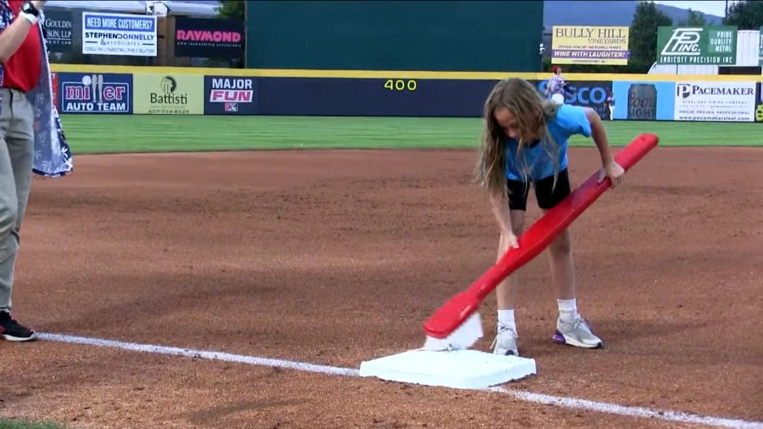 A fan uses a giant toothbrush to clean the bases | 08/04/2023 | MLB.com