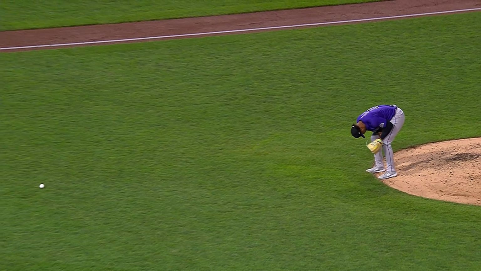 Jaden Hill es golpeado por una línea, sale lesionado | 23/08/2025 | Lasmayores.com