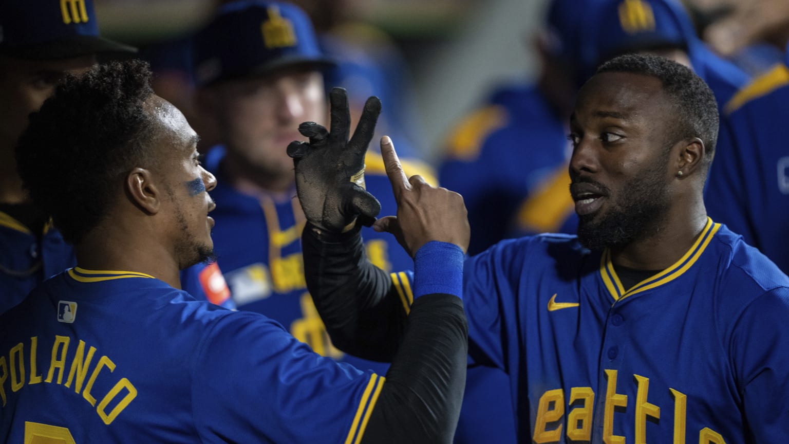 Mariners take the lead with four-run 7th inning | 06/13/2025 | MLB.com