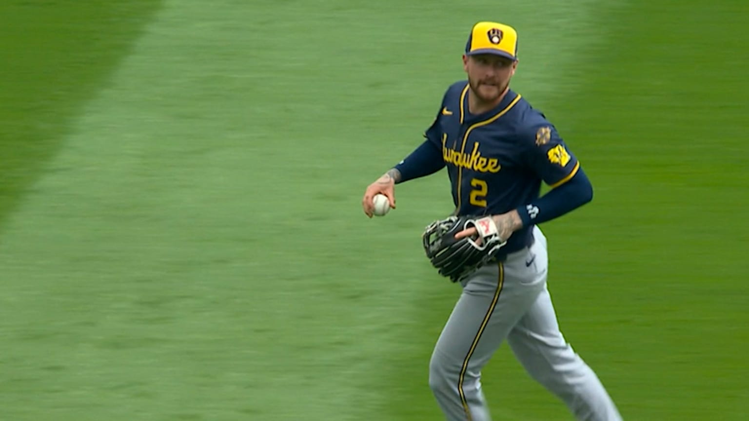 Brice Turang's running grab | 05/01/2025 | Milwaukee Brewers