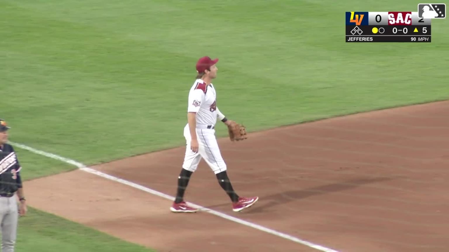 Casey Schmitt catches a line drive at third base | 04/25/2024 | San ...