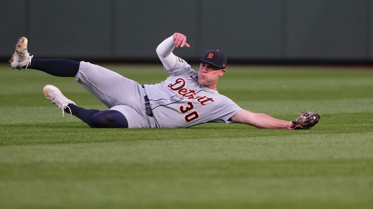 Kerry Carpenter slides for a fantastic catch | 10/05/2025 | MLB.com
