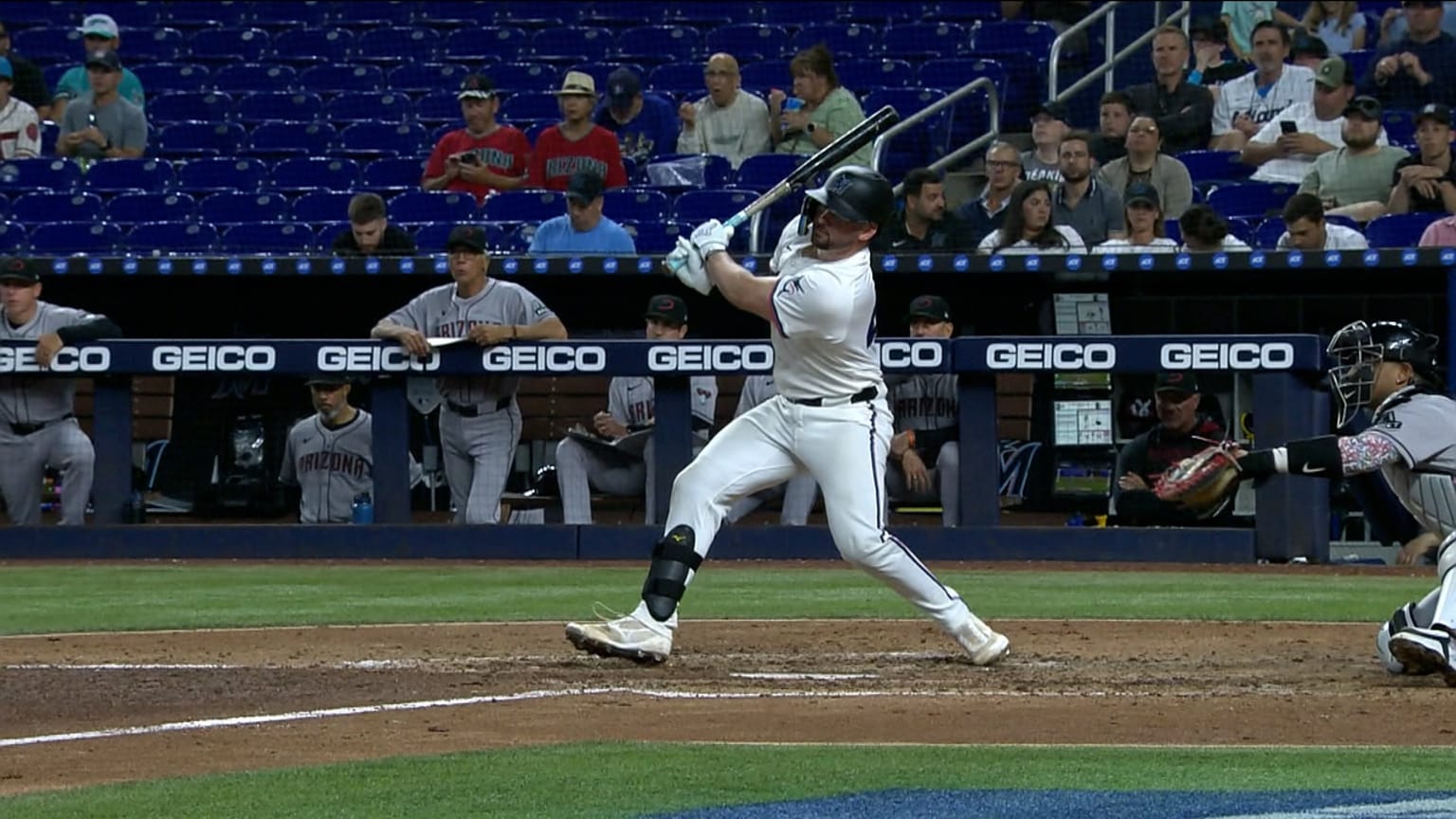 Liam Hicks da doble remolcador en la 7ma | 15/04/2025 | Los Marlins de ...