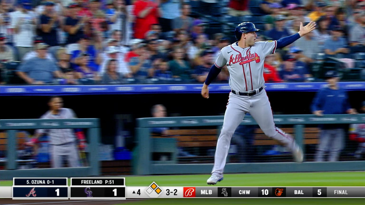 Austin Riley scores on a throwing error | 08/30/2023 | Atlanta Braves