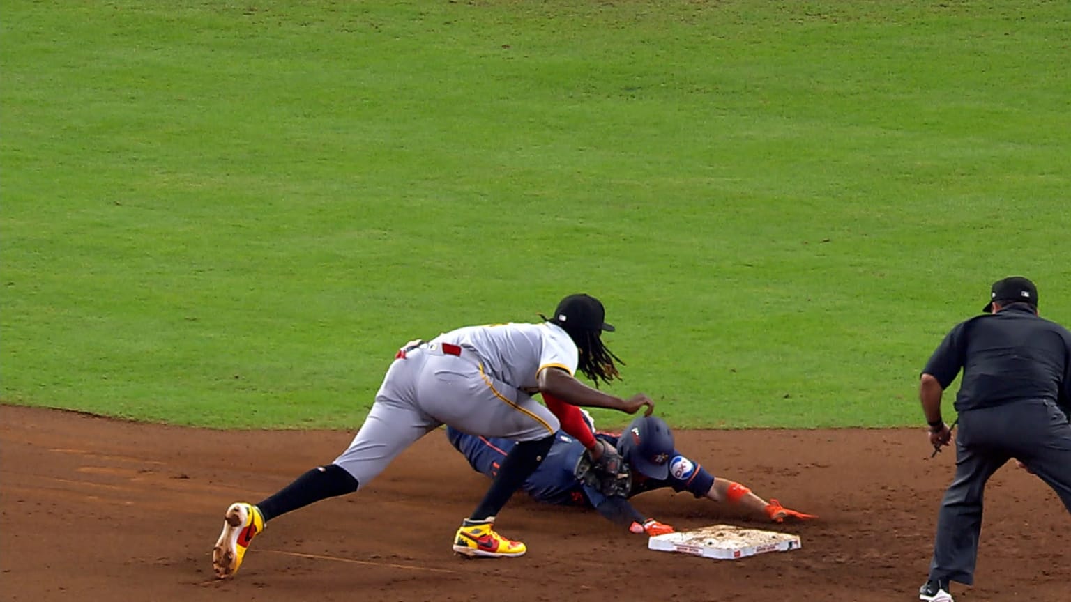 Connor Joe throws out Caratini from right field | 07/29/2024 ...