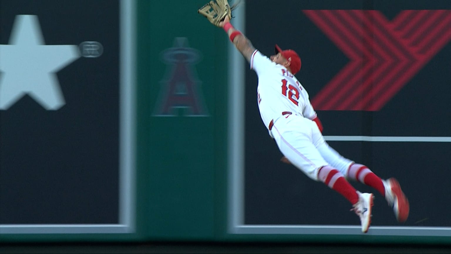 Kevin Pillar se lanza para una increíble atrapada | 04/08/2024 ...