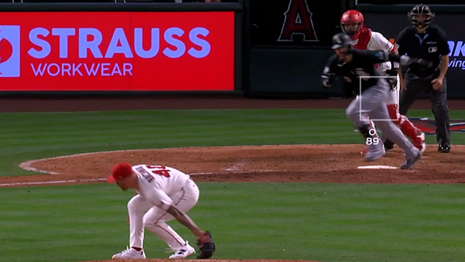 Sam Bachman's behind-the-back grab | 05/05/2026 | Los Angeles Angels
