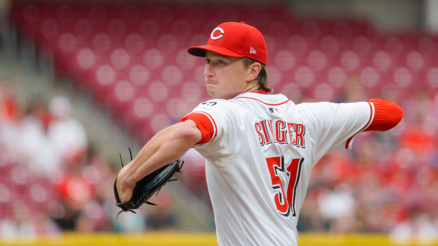 Brady Singer gets hit with a comebacker | 06/08/2025 | MLB.com