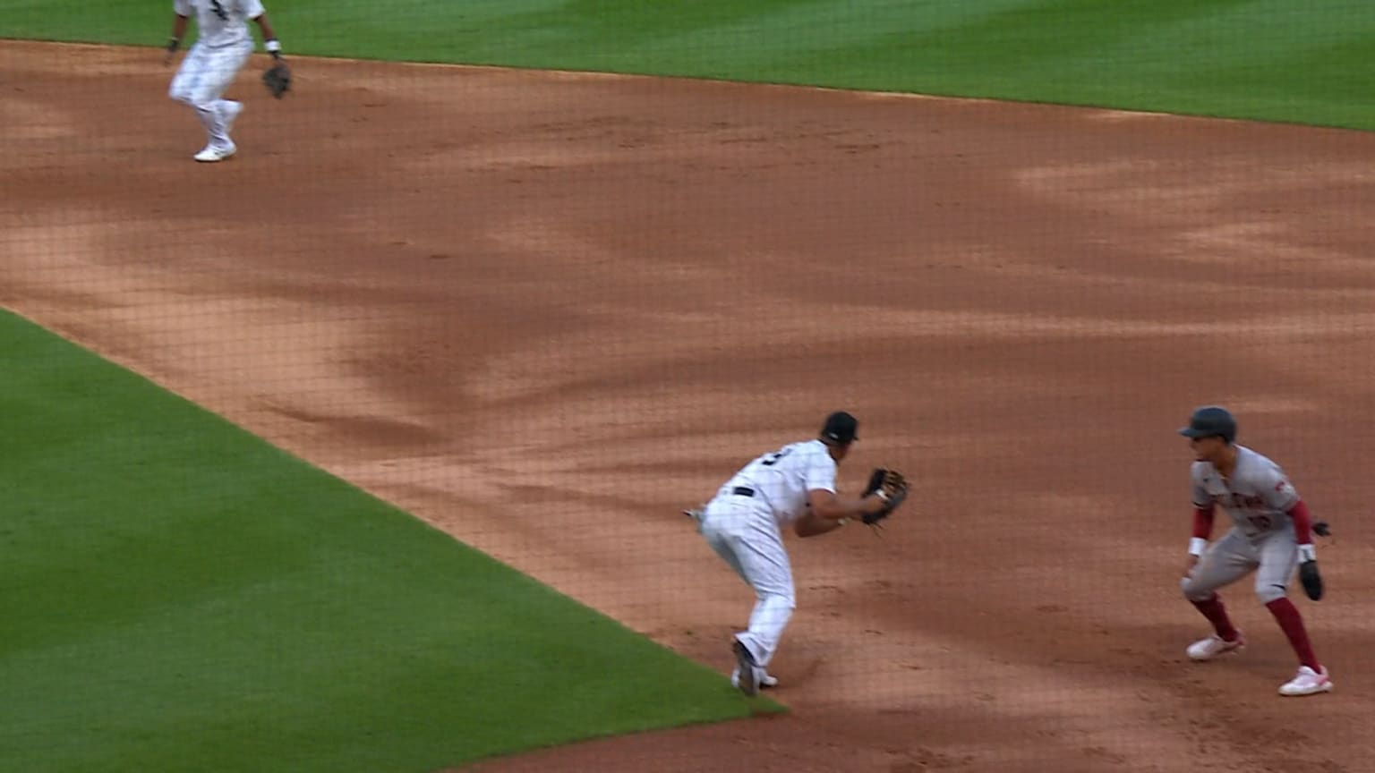 White Sox convert slick double play to end inning | 08/27/2022 ...