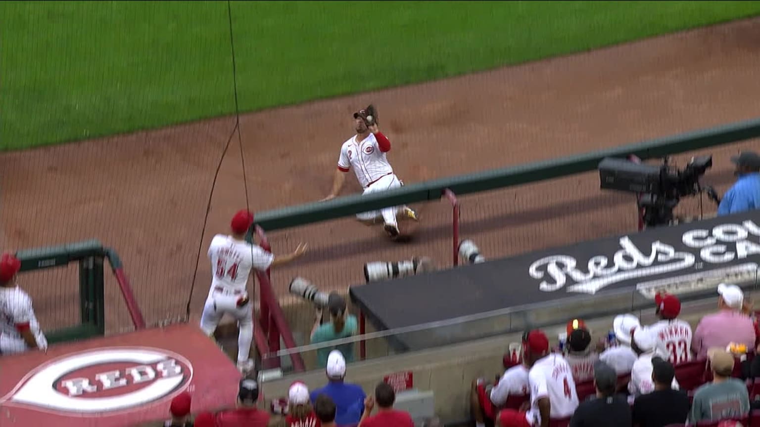 Ty France's sliding catch | 09/17/2024 | Cincinnati Reds