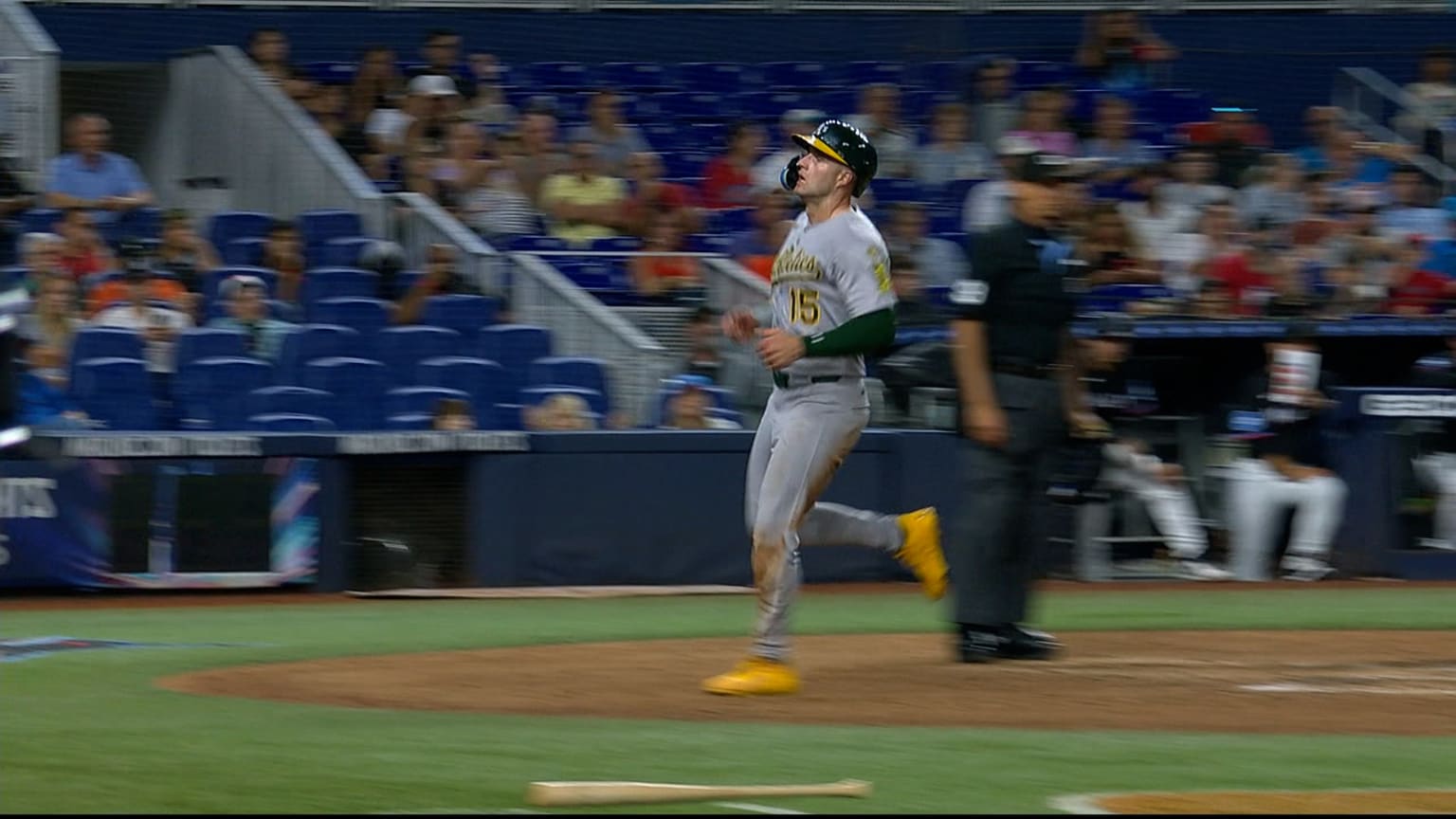 Seth Brown scores on error | 05/02/2025 | MLB.com