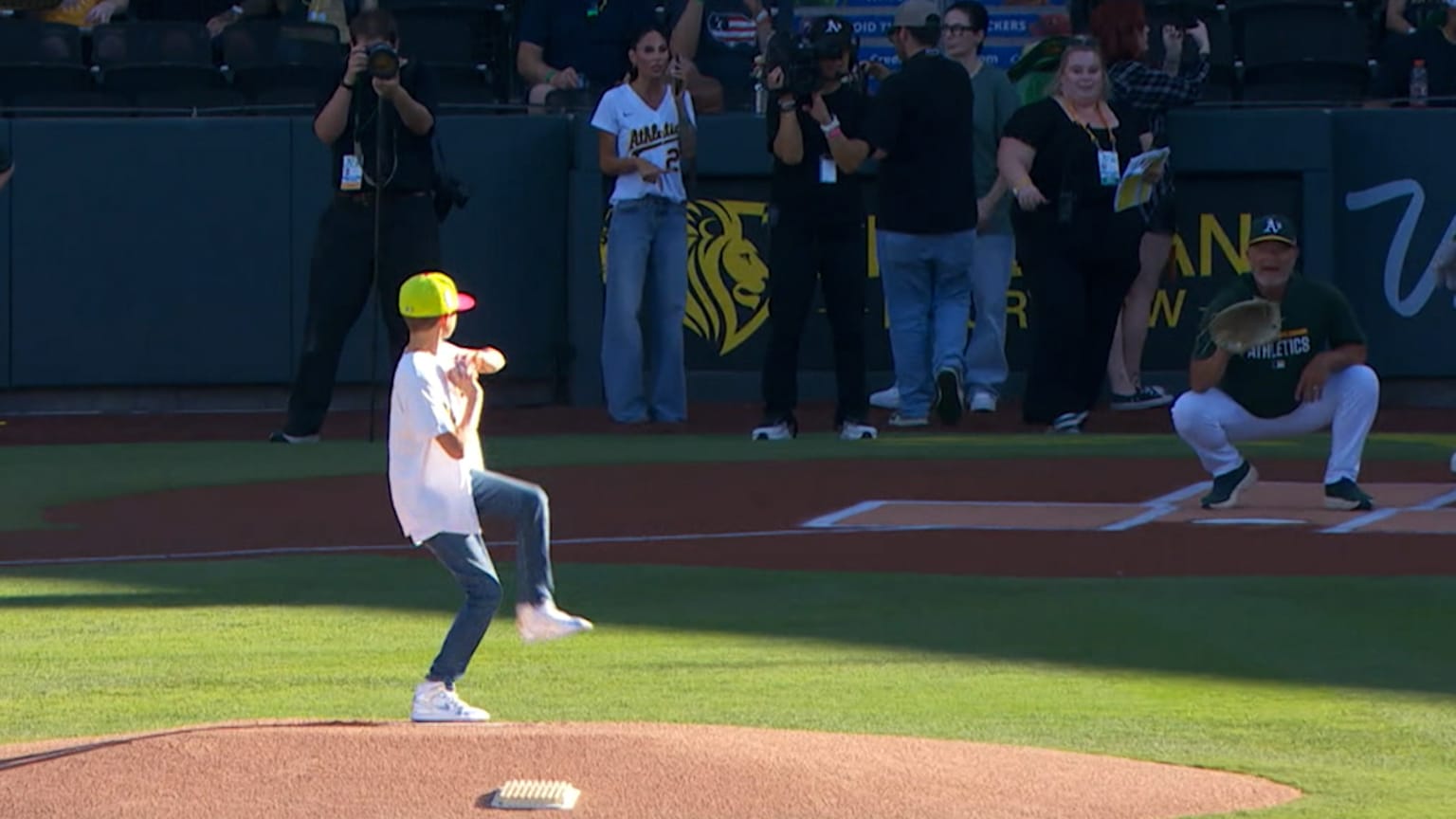 Jason Giambi and his son throw ceremonial first pitch | 06/10/2026 ...