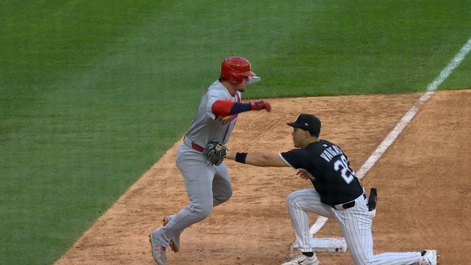 Edgar Quero picks off Nolan Gorman at third | 06/19/2025 | Chicago ...