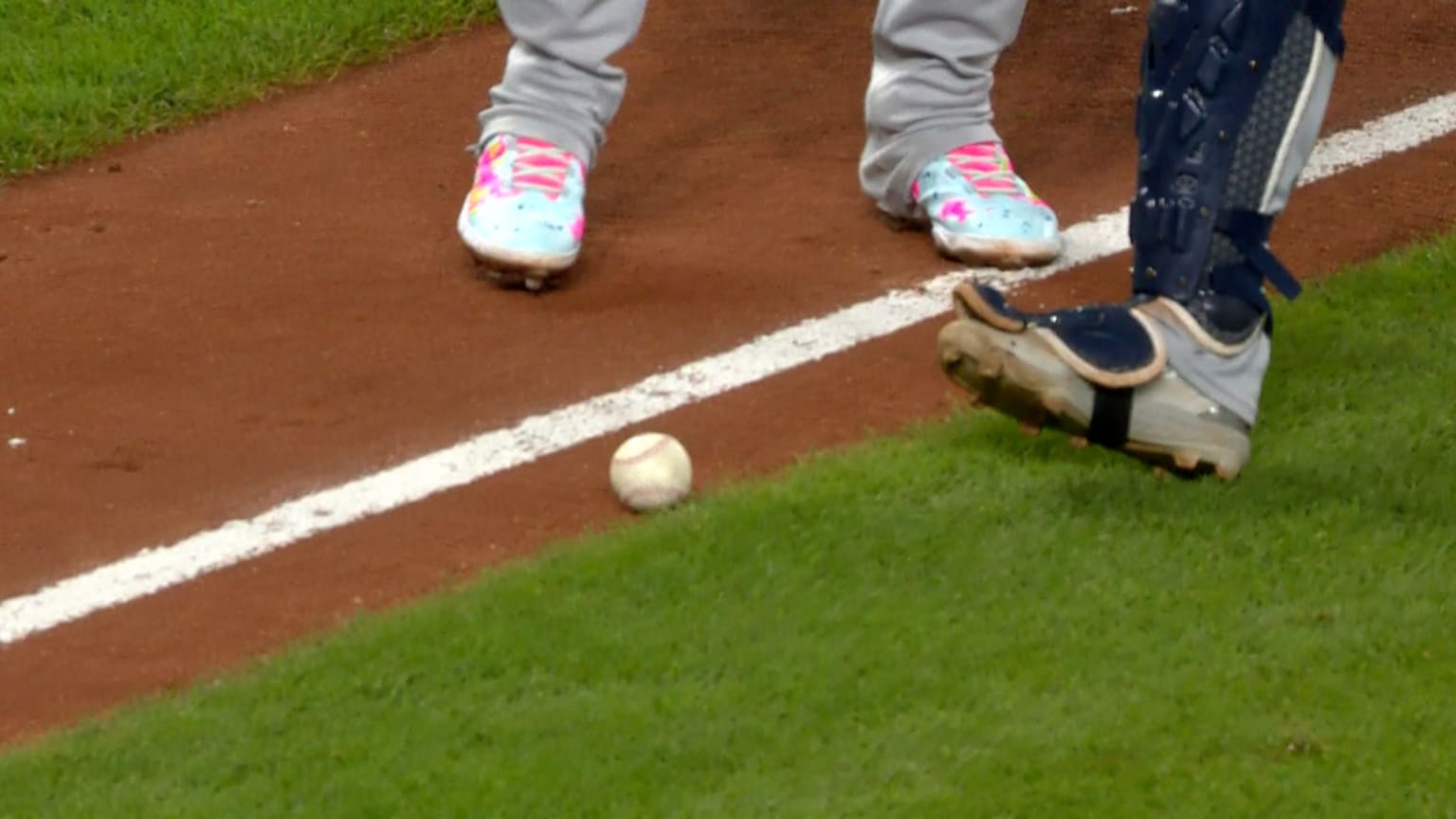 Mullins lays down a fantastic bunt single in the 5th | 09/14/2023 ...