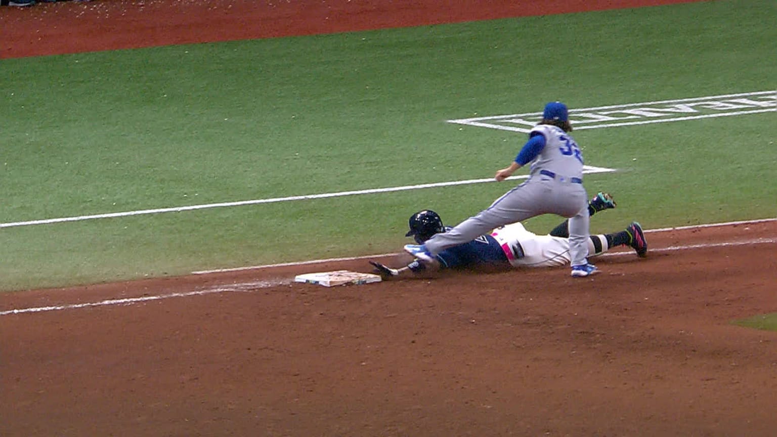 Yandy Díaz is out at first after a review in the 9th | 06/22/2023 ...