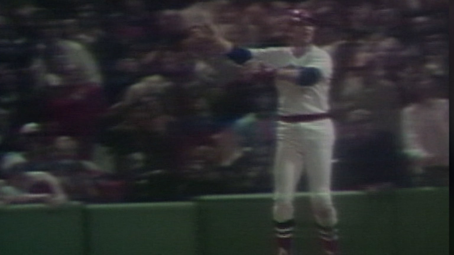 Carlton Fisk waves his homer fair for Red Sox | 10/21/1975 | MLB.com