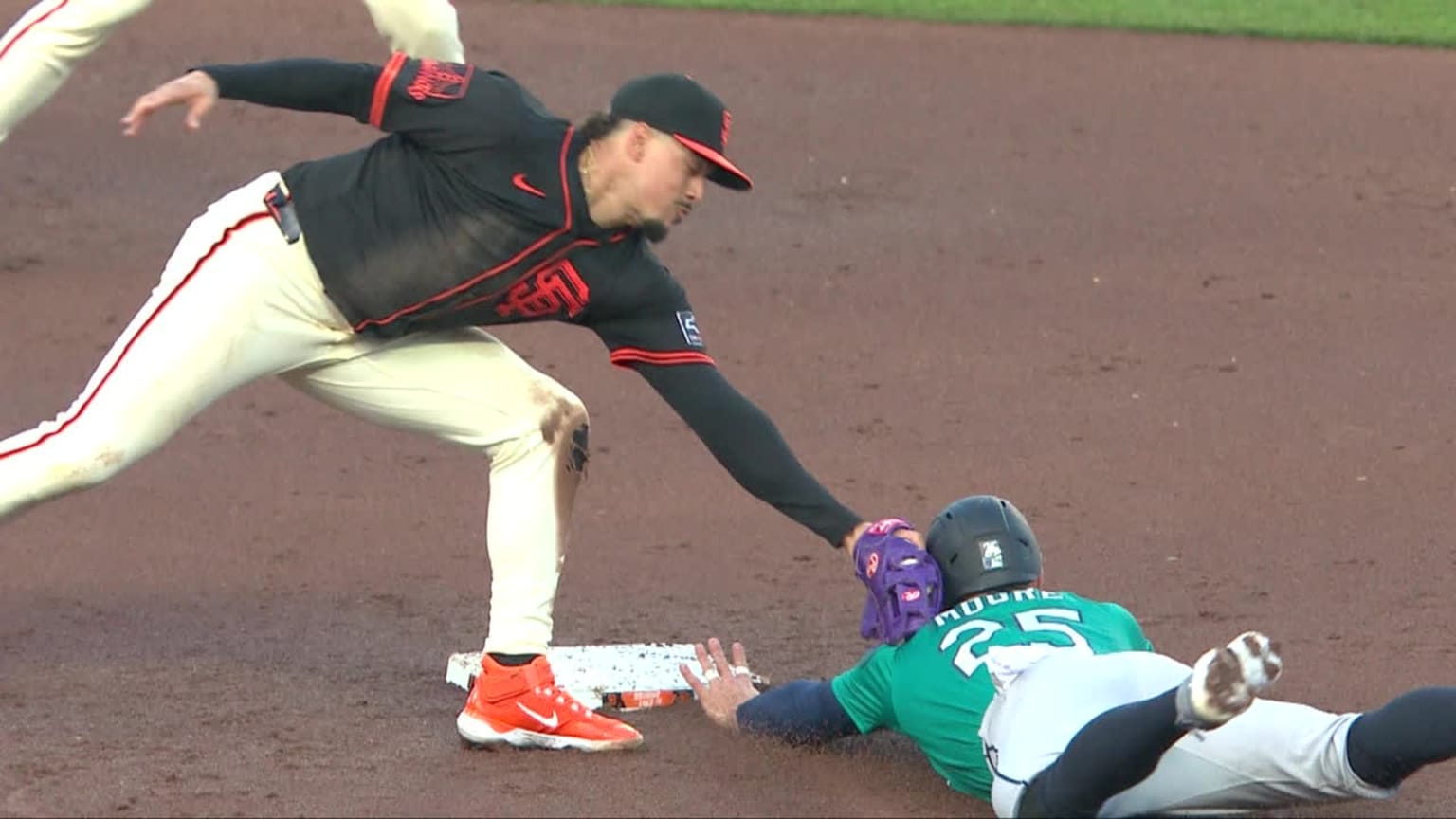 Robbie Ray picks off Dylan Moore after review | 04/05/2025 | Seattle ...