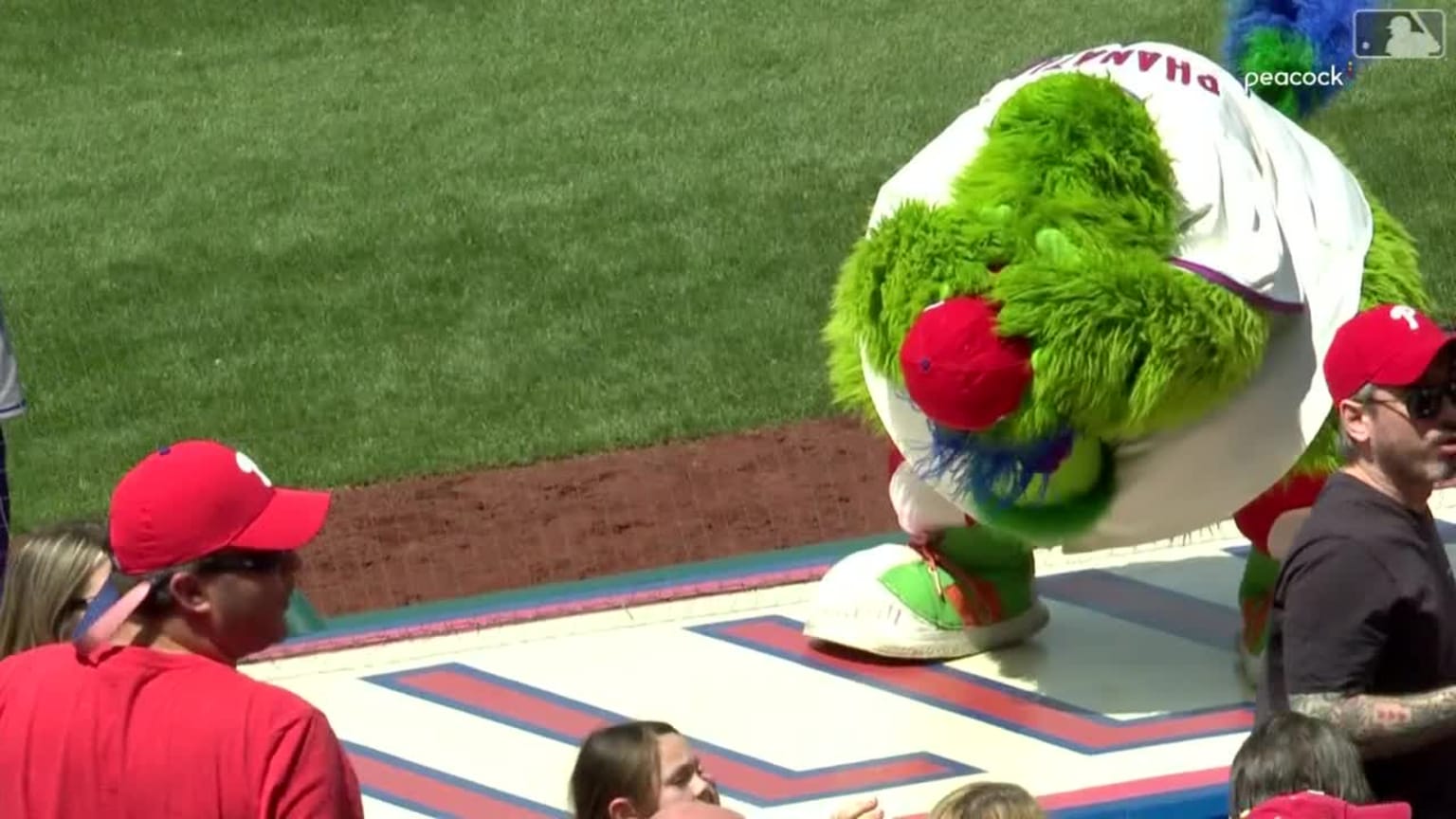 The Phillie Phanatic avoids being hit with a popup | 04/23/2023 | MLB.com
