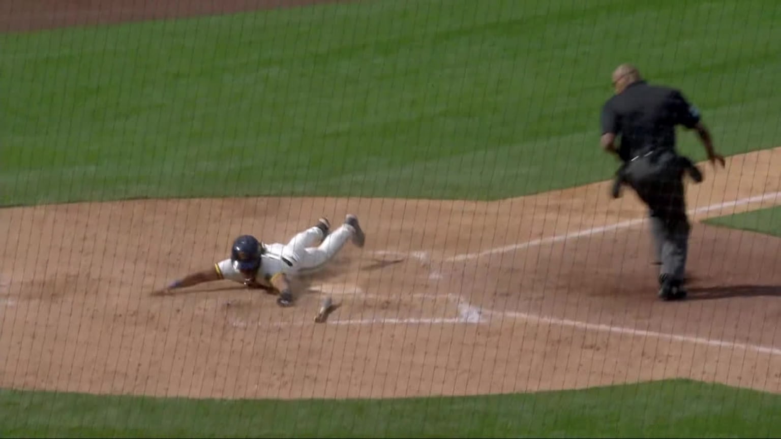 Blake Perkins ties the game with an RBI single | 03/16/2023 | MLB.com