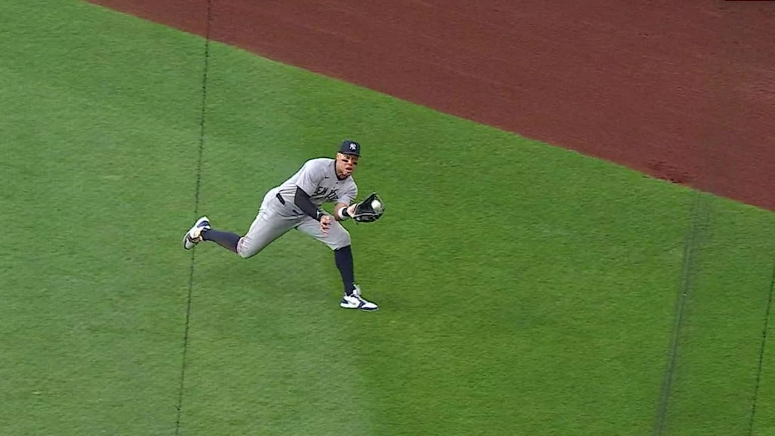 Aaron Judge's impressive catch | 04/22/2025 | New York Yankees