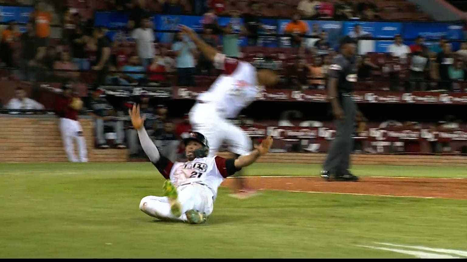 Carlos Peguero prende la pizarra con sencillo | 22/10/2022 | Lasmayores.com