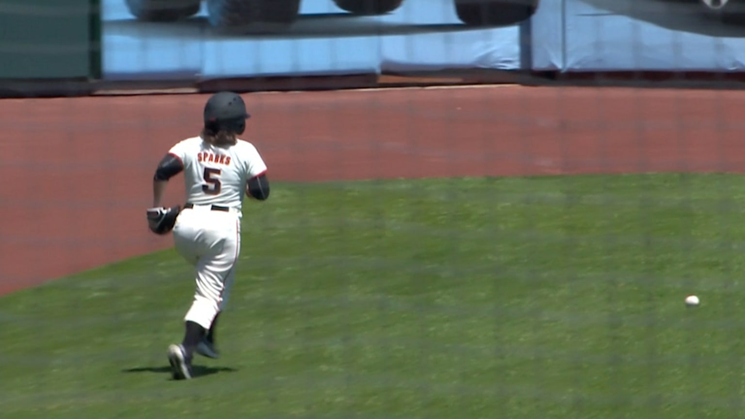 Giants ball girl, Sparks, chases down foul ball | 05/27/2026 | MLB.com
