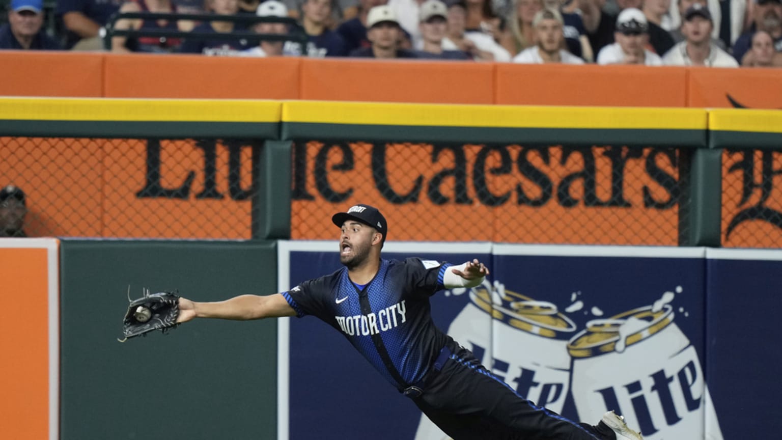 Riley Greene's amazing diving catch | 08/08/2025 | MLB.com