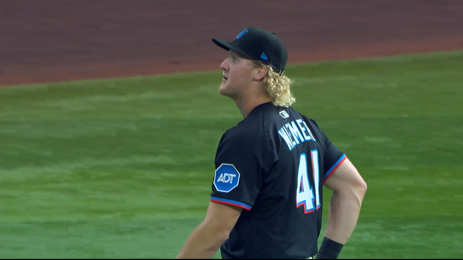 Joey Wiemer se lanza para una gran atrapada | 05/09/2025 | Los Marlins ...