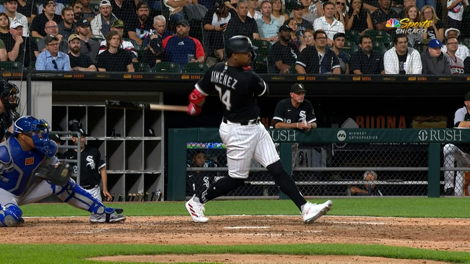 Eloy Jiménez plates a run on a base hit to center | 08/30/2022 ...
