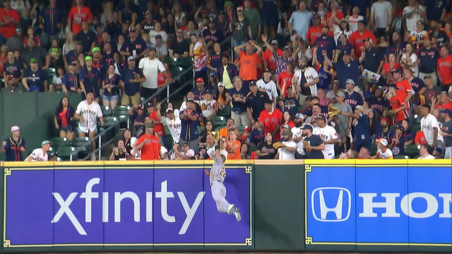 Ramón Laureano robs Jeremy Peña of a homer in the 2nd | 05/21/2023 ...
