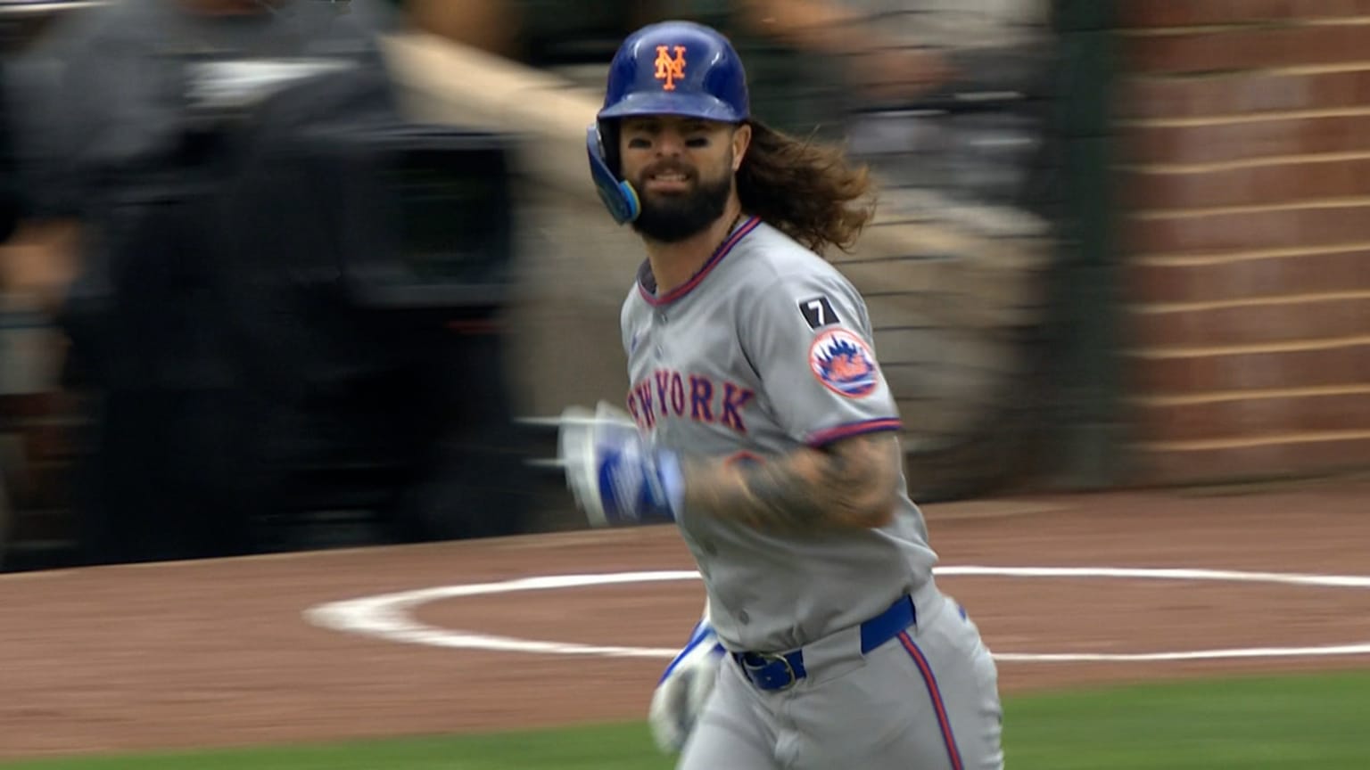 Jesse Winker exits game with back tightness | 07/10/2025 | MLB.com