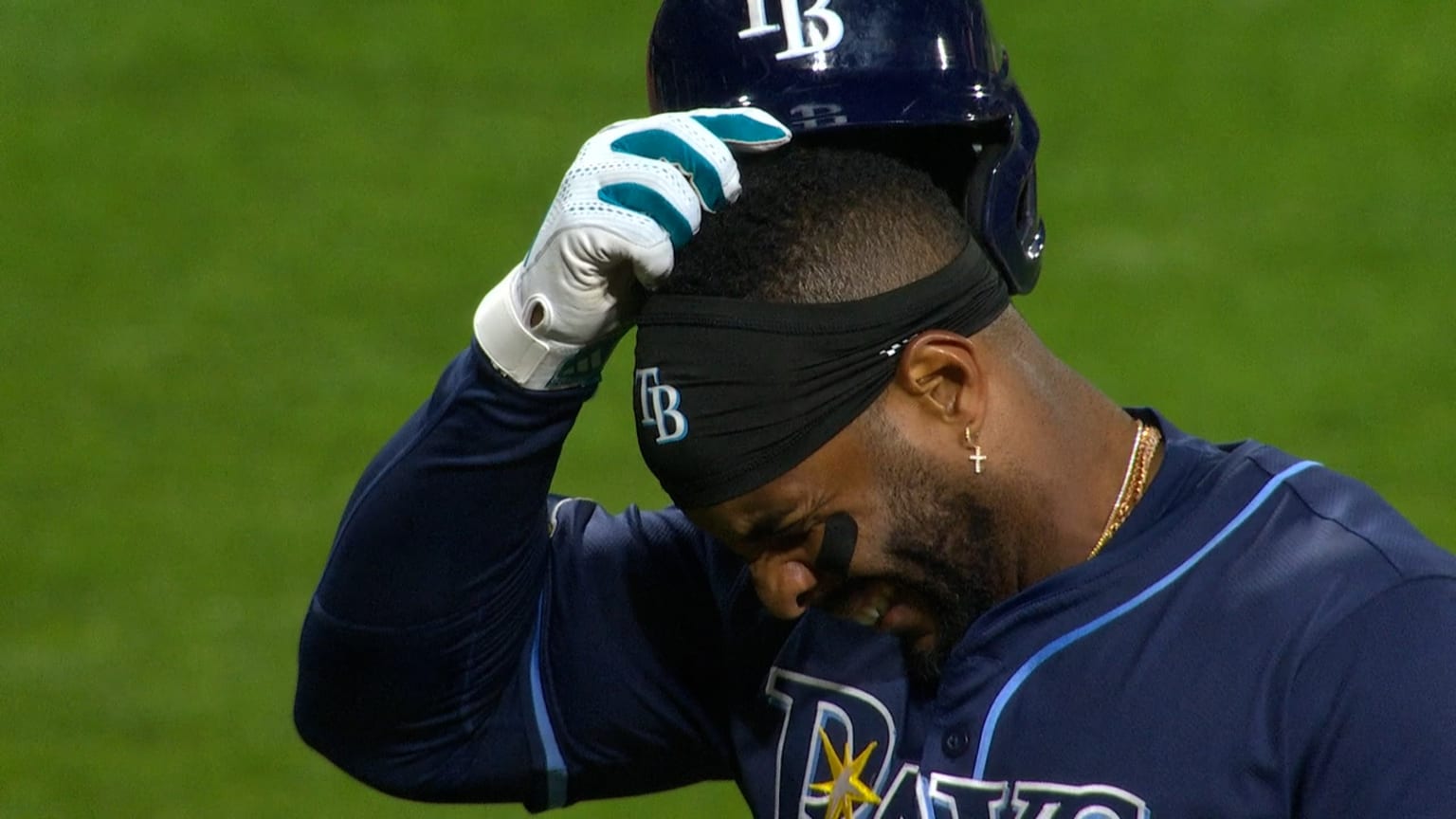Yandy Díaz leaves game after hit by pitch | 04/26/2024 | Tampa Bay Rays