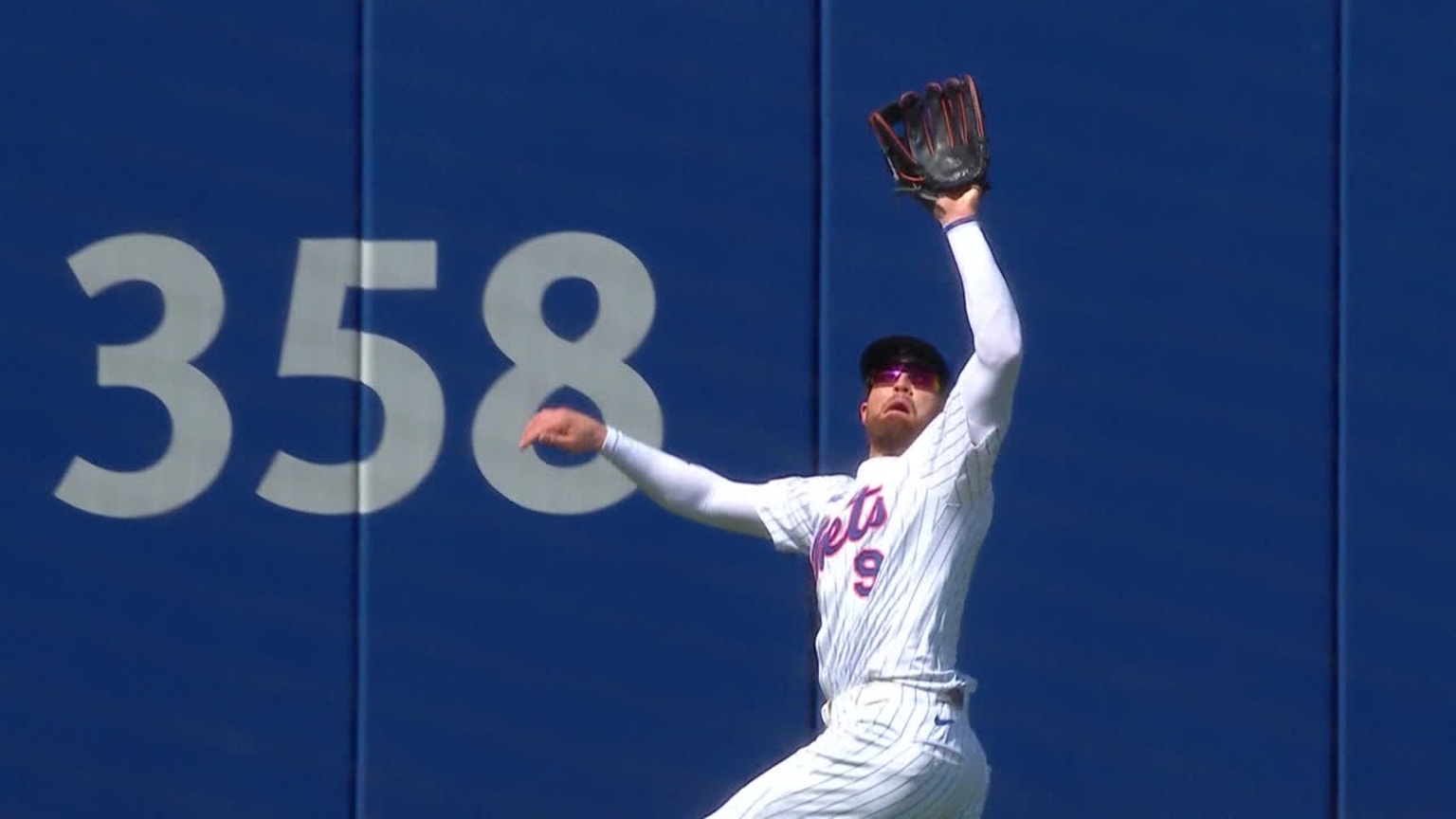 Brandon Nimmo's spectacular leaping catch | 04/23/2025 | New York Mets