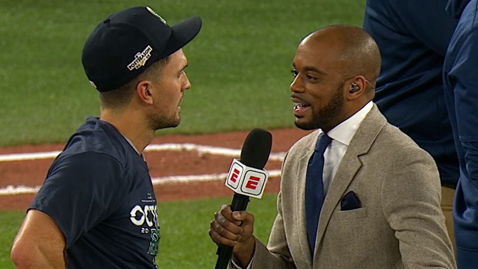 Adam Frazier talks about the game-winning RBI double | 10/08/2022 ...