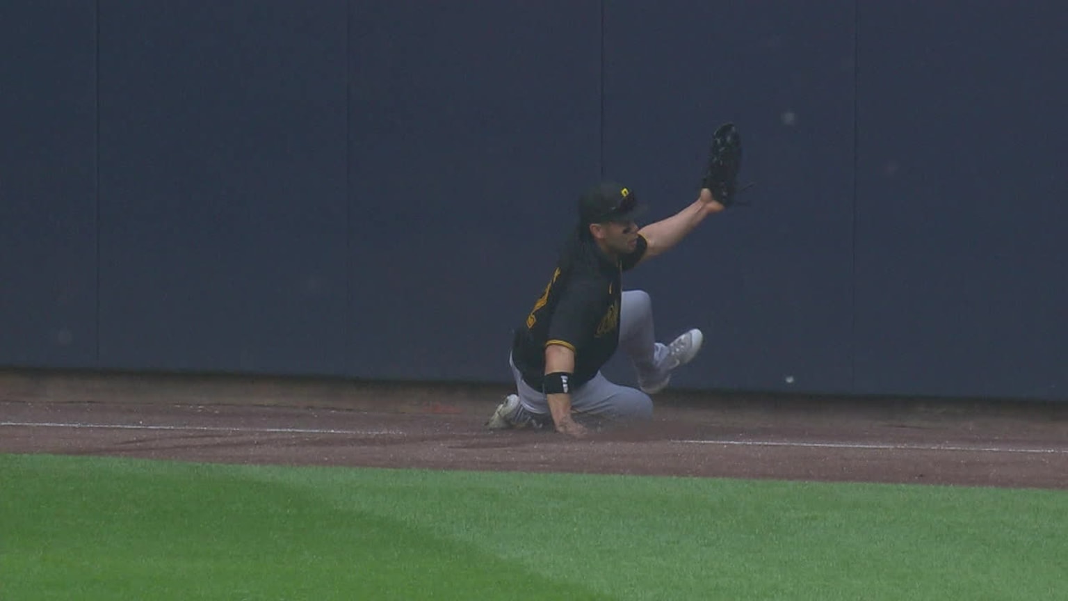 Connor Joe makes a sliding catch in right field | 06/17/2023 ...