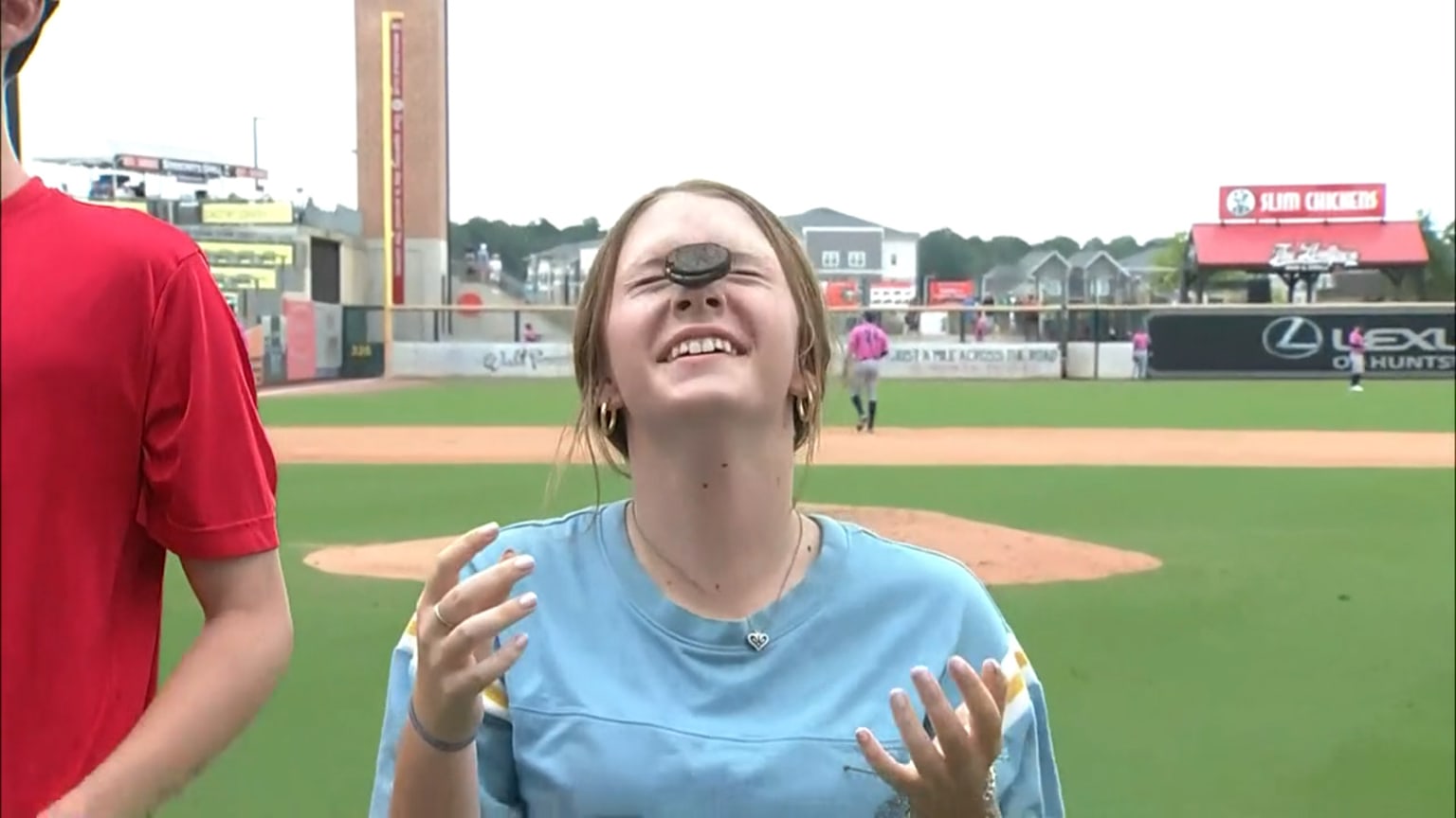 Hands-free Oreo eating contest | 09/07/2023 | MLB.com