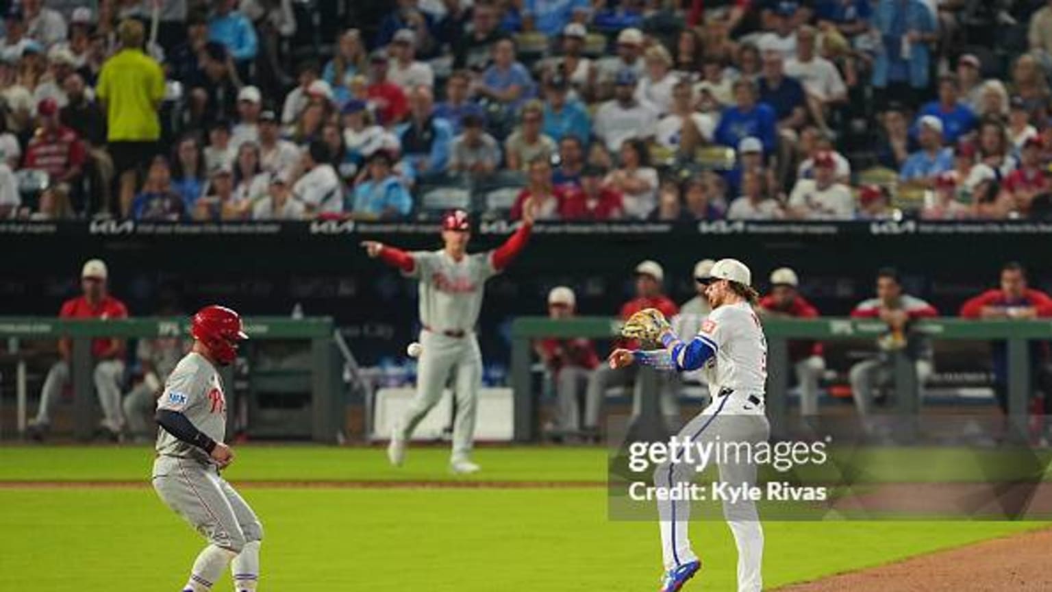 Royals turn 8-6-3 double play | 07/04/2026 | MLB.com