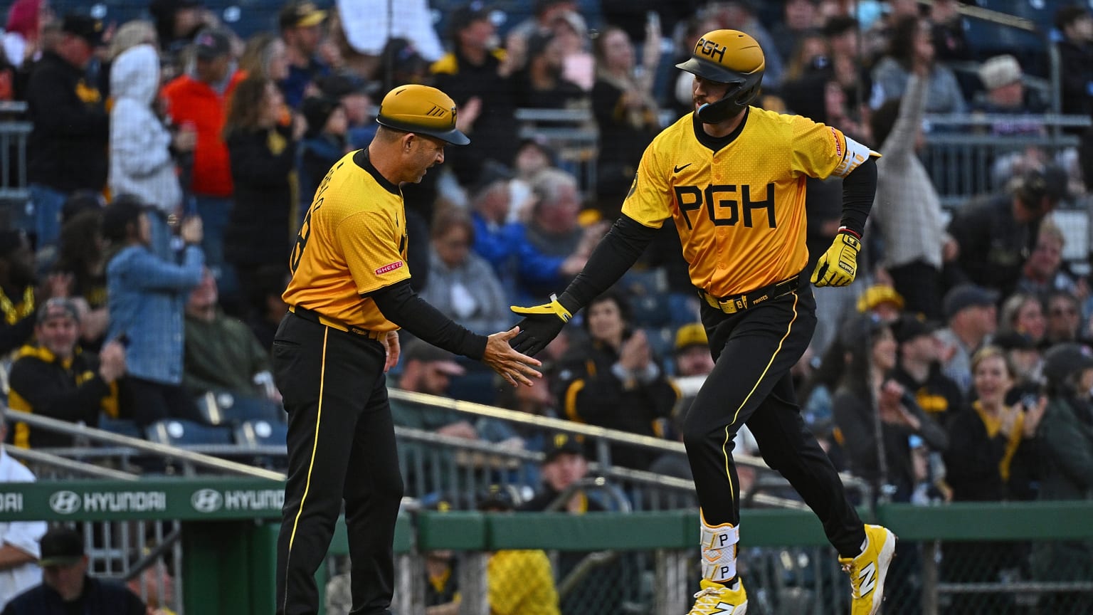 Jared Triolo's first homer of the season | 05/09/2025 | Pittsburgh Pirates
