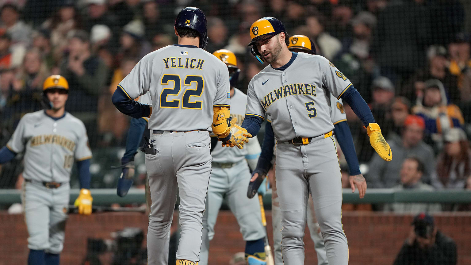 Brewers plate eight runs in the 6th | 04/22/2025 | MLB.com