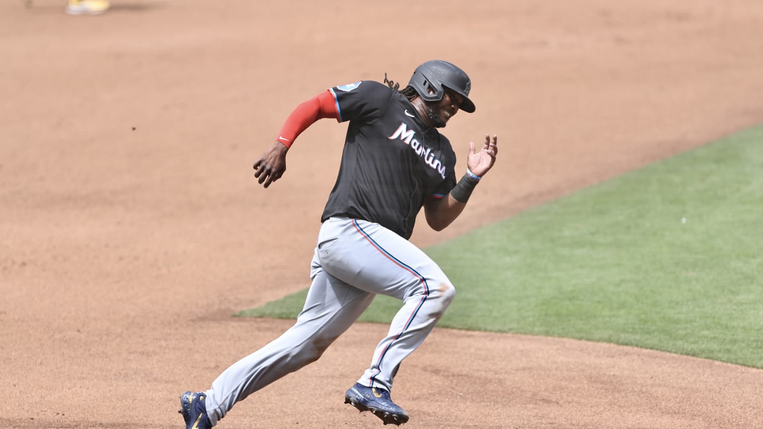 Josh Bell's three-hit performance | 05/29/2024 | MLB.com