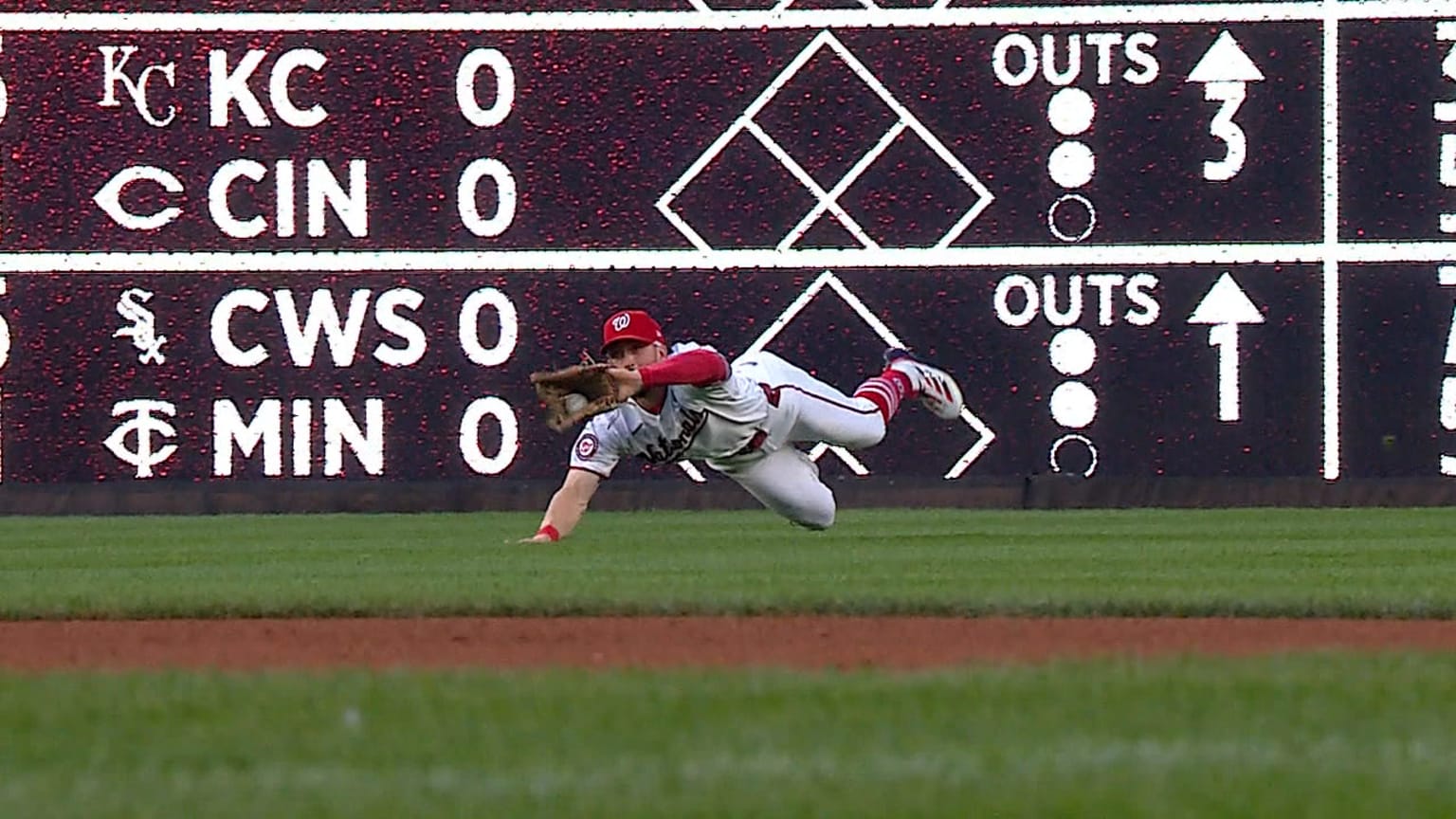 Dylan Crews' impressive diving catch | 06/02/2026 | Washington Nationals