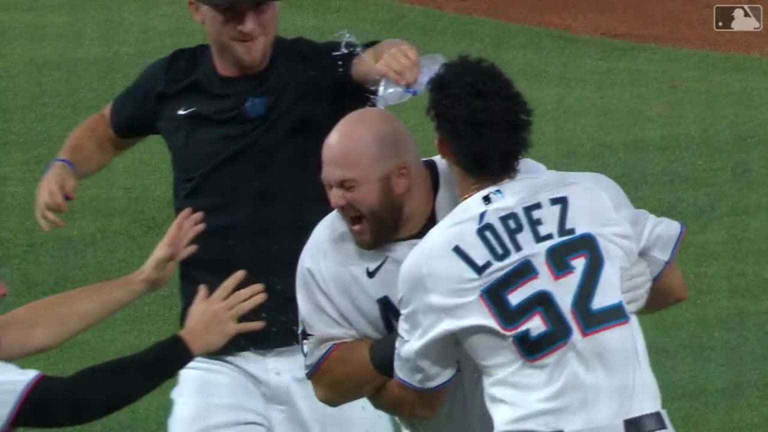 Jake Burger lines a walk-off single to left | 08/13/2023 | Miami Marlins