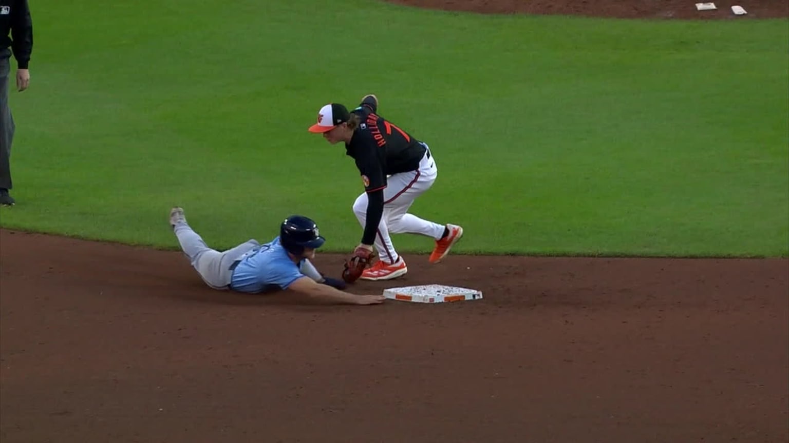 Taylor Walls steals second with a swim move | 09/07/2024 | Tampa Bay Rays