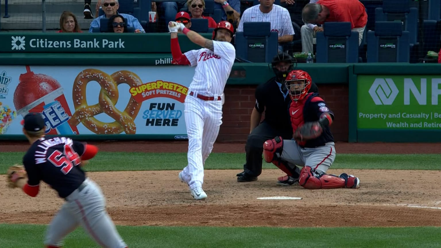 Cave se vuela la cerca en la 6ta entrada | 08/08/2023 | Los Phillies de Filadelfia